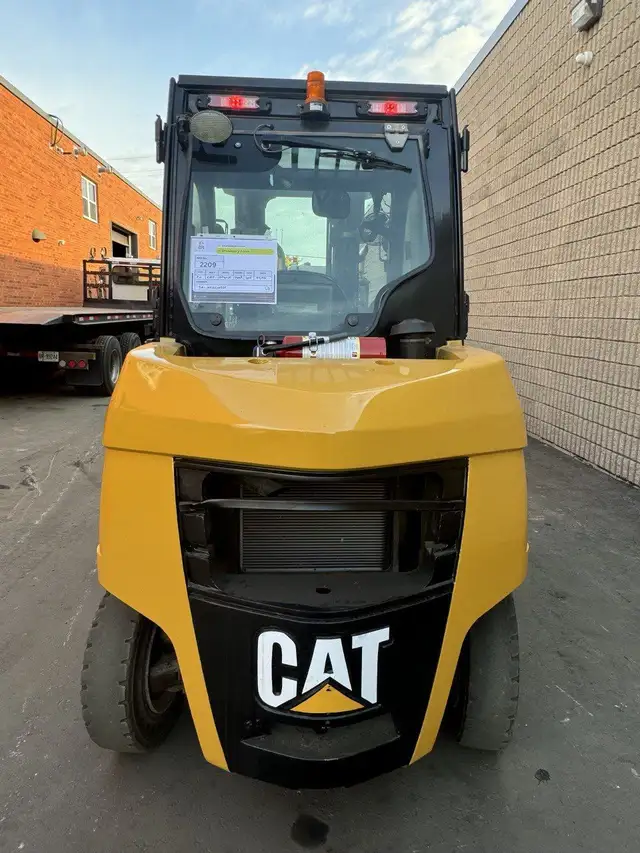 2015 CAT 8,000 lb Diesel Forklift With Heated Cab (Model DP40N1 ...