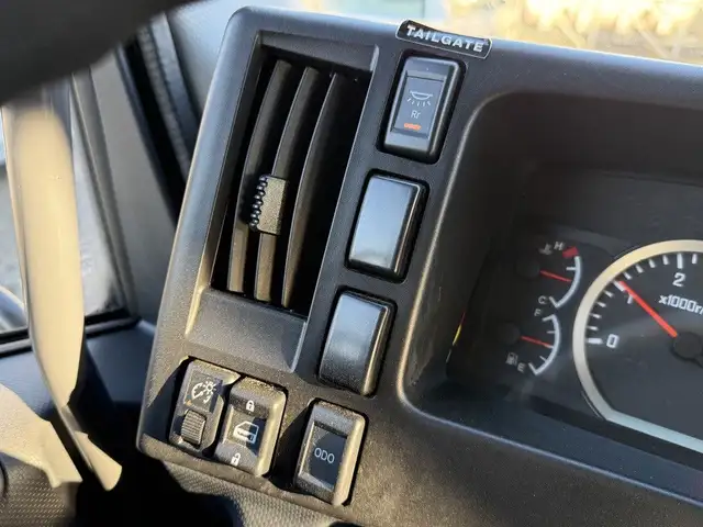 2022 Isuzu FVR 24 Foot Cummins Cube Van with Power Tail Gate and ...