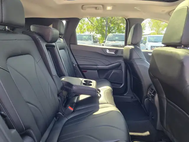 2025 Ford Escape PHEV | TOW PACKAGE | PANORAMIC VISTA ROOF | Cars ...