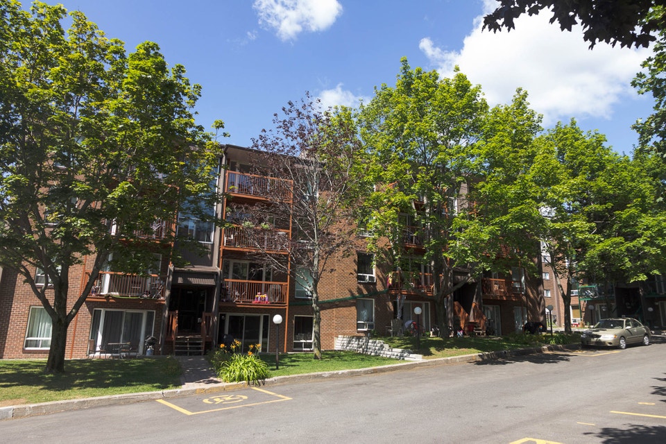 4 1/2 Charlesbourg - Henri-Bourassa -Place Gilbert-mars/juillet | Long ...