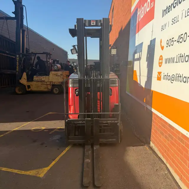 2006 Raymond R40-C40TT electric reach truck 4000LBS Capacity | Heavy ...