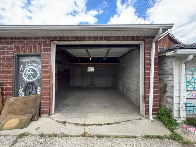 Main Floor Triplex | Private Backyard + Garage | Utilities Incld | Long ...