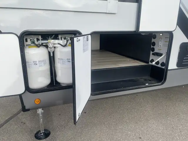 2025 Forest River Wildwood Heritage Glen 38Veranda | Travel Trailers ...