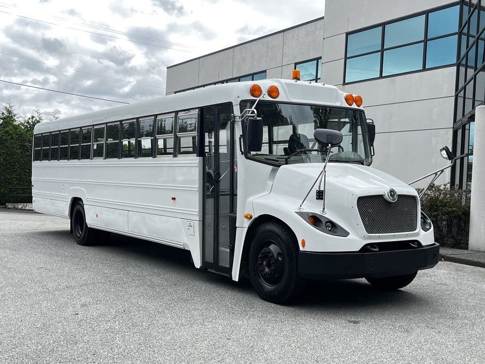 2015 Spartan Lion 49 Passenger Cummins Diesel Diesel Hydraulic B ...