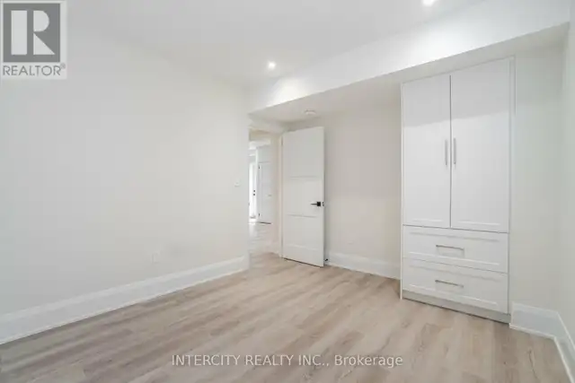 23 LOCKHEED BOULEVARD S Toronto (Humber Heights), Ontario | Long Term ...