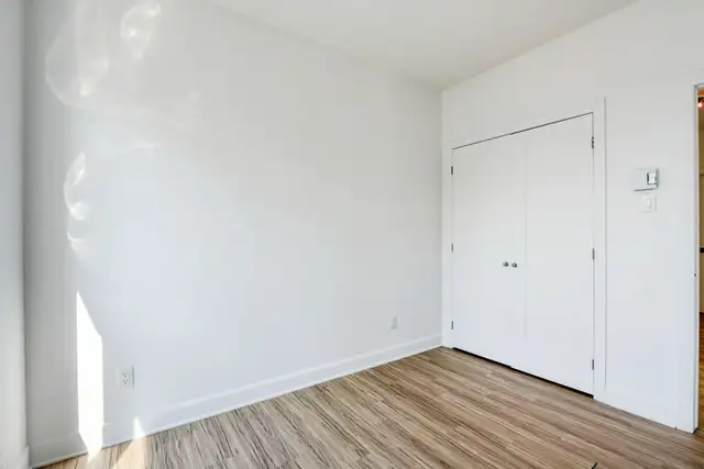 2 bed unit corner Darlington and Barclay near UdeM - ID 3421 | Long ...