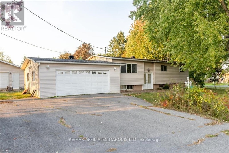 17025 VINCENT HUBERT ROAD North Stormont, Ontario | Houses for Sale ...