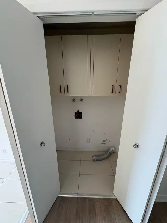 4 1/2 | occupation 1er juillet | Quartier Saint-Sauveur | Long Term ...