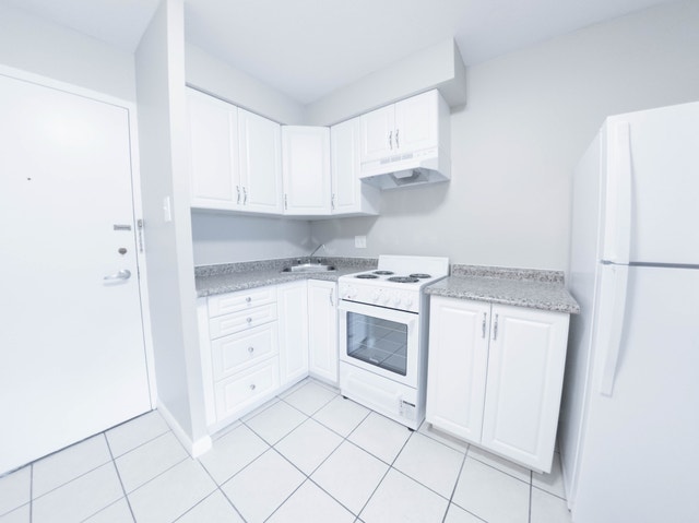 Studio / Bachelor Apartment in Kitchener - Utilities Included | Long ...
