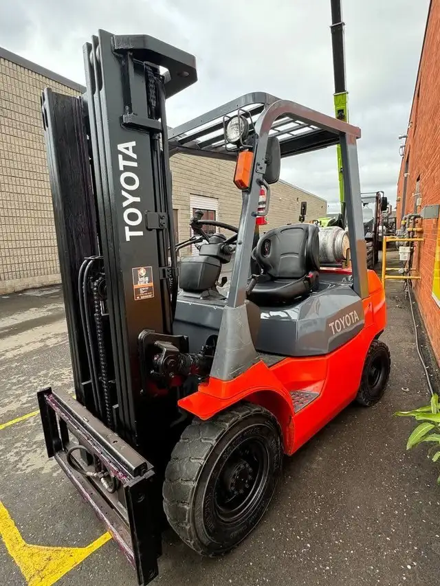 Toyota 7FGU25 Forklift – 5,000 lb Capacity – LPG | Heavy Equipment ...