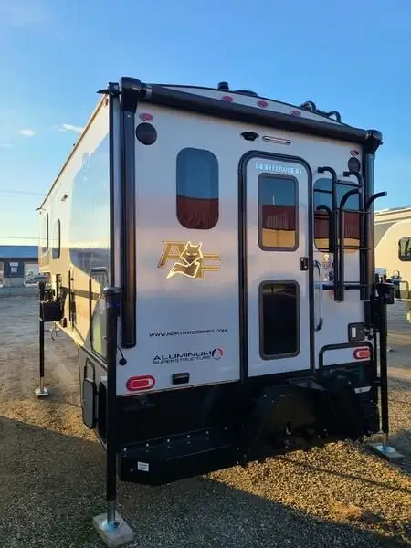 2026 NORTHWOOD Arctic Fox 1140 Dry Bath | Travel Trailers & Campers ...