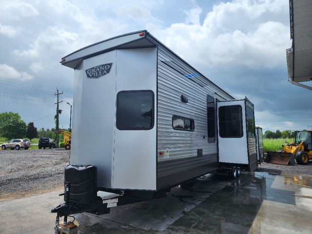 2022 Salem Grand Villa 42FK Park Model (TRADES WELCOME) | Park Models ...