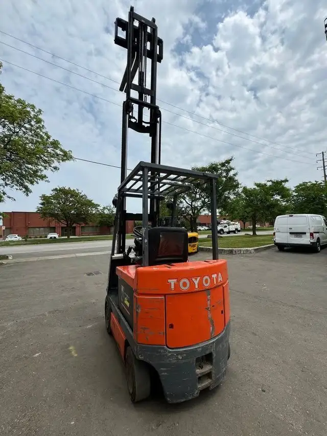 2001 Toyota 5FBCU25 Electric Forklift - 5,000 lbs Capacity | Heavy ...