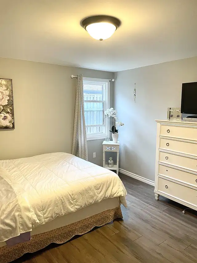 Cozy 2 Bed-$1,350–Heat/Water/Parking Included-March 1st Avail. | Long ...