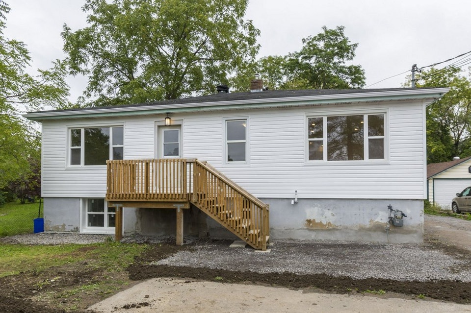 3 Bedroom Lower Unit in Triplex | Long Term Rentals | Belleville | Free ...