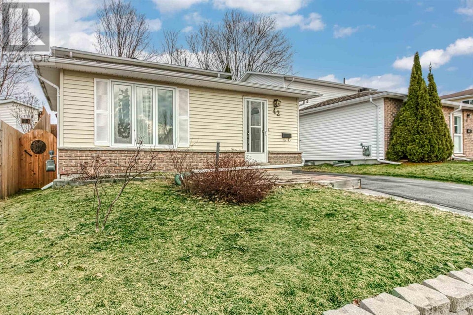 42 Capillo RD Elliot Lake, Ontario | Houses for Sale | Sudbury | Free local classifieds - Kijiji