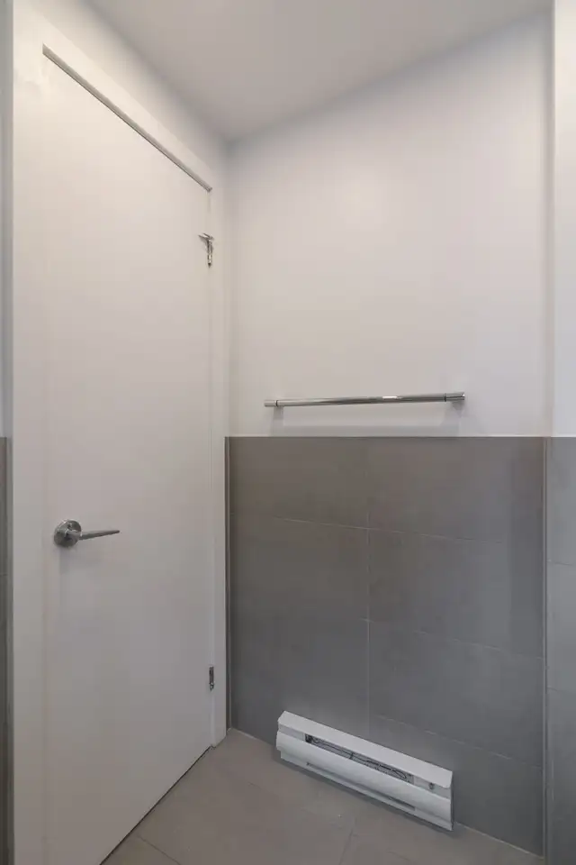 renovated studio apartment near blvd Saint-Laurent - ID 1094 | Long ...