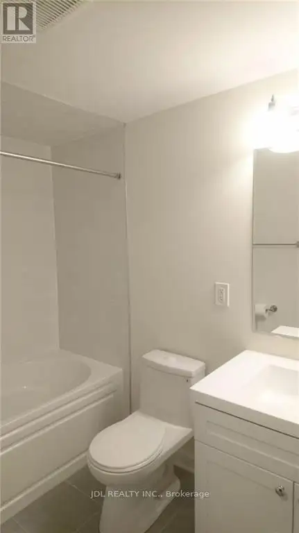 30 SARAH JACKSON CRESCENT Toronto (Downsview-Roding-CFB), Ontari | Long ...