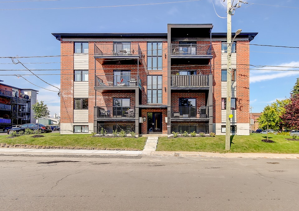 Condo 4½ Luxueux – Grande Fenestration – Stationnement | Long Term ...