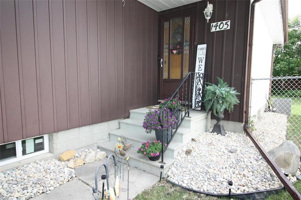 1405 Mars Drive Winnipeg, Manitoba | Houses for Sale | Winnipeg | Free ...