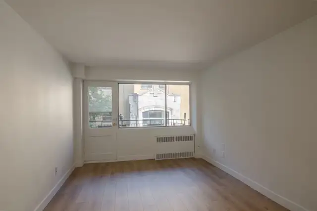 10th floor Studio apartment near McGill University - ID 4169 | Long ...