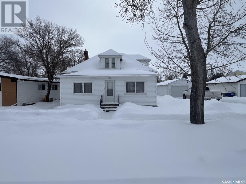 112 2nd AVENUE E Elrose, Saskatchewan | Houses for Sale | Swift Current ...