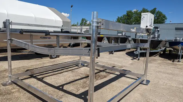 2026 ShoreStation 4000LB Hydraulic Boat Lift | Powerboats & Motorboats ...