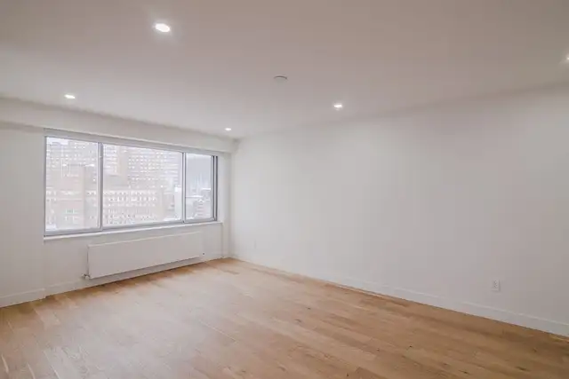 modern 3-bedroom, 3-bathroom corner suite Downtown - ID 4128 | Long ...