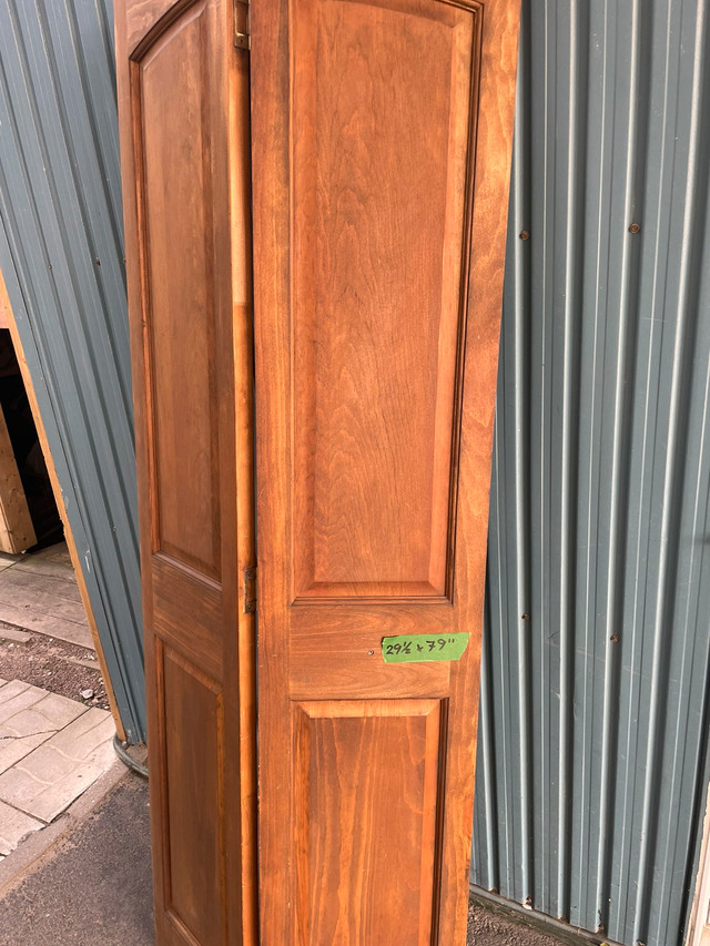 Porte de garde robe en bois franc | Portes, fenêtres et moulures ... Porte de garde robe en bois franc | Portes, fenêtres et moulures ...