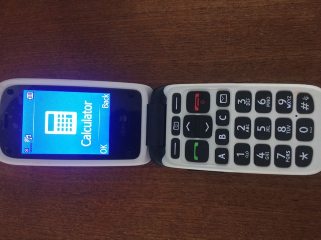 DORO Seniors’ PhoneEasy Flip Phone 612 Black with Charger | Cell Phones ...