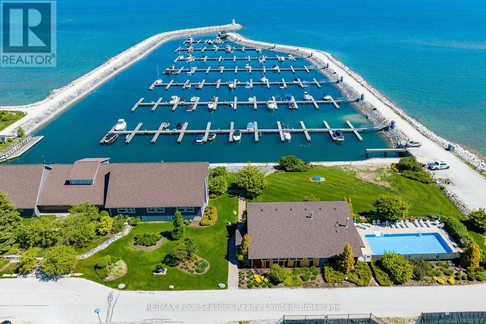 373 MARINERS WAY Collingwood, Ontario | Condos for Sale | Oakville / Halton Region | Free local ...