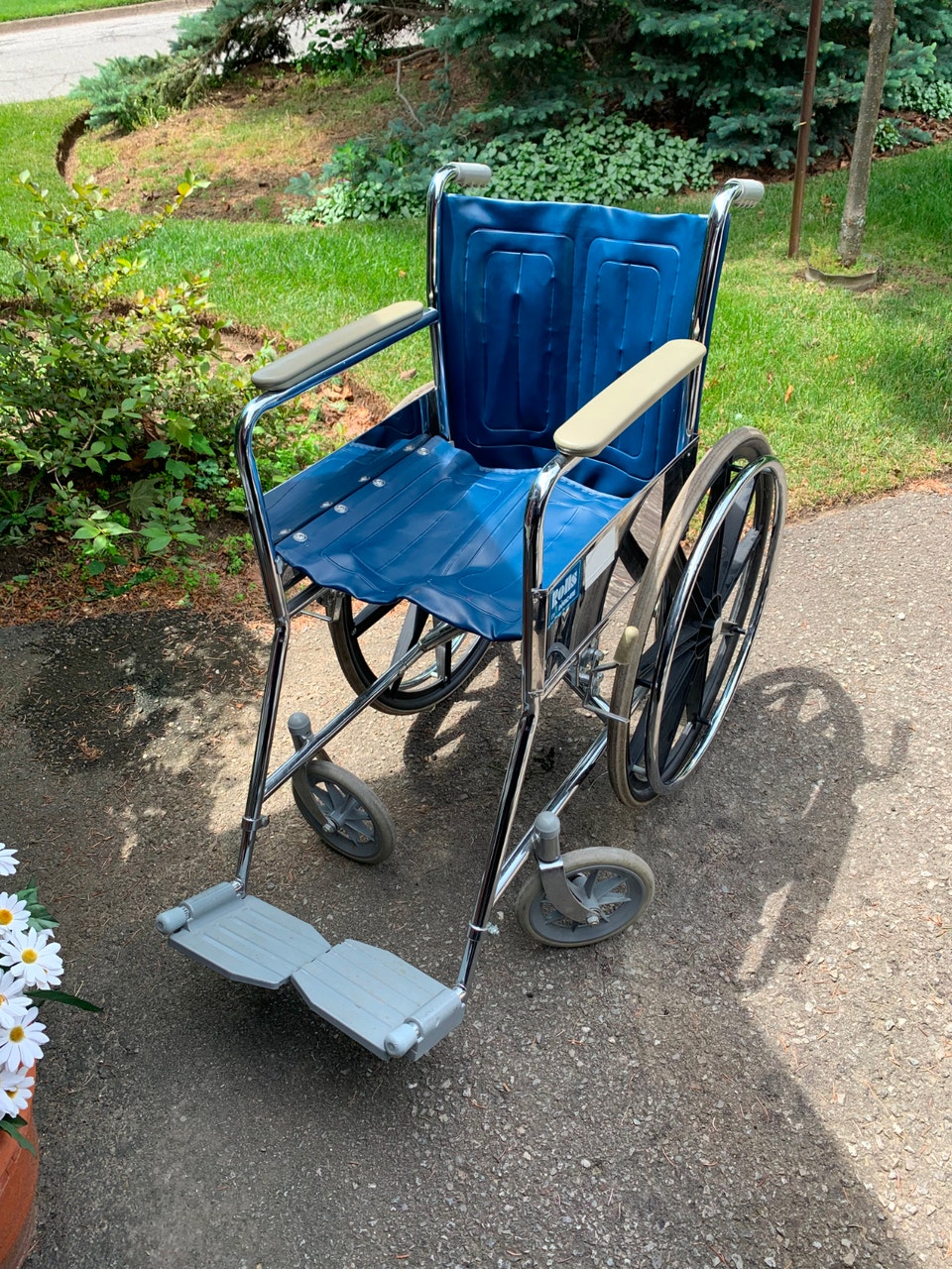 WHEEL CHAIR IN GOOD CONDITION SELLING CHEAP $50 | Health & Special ...