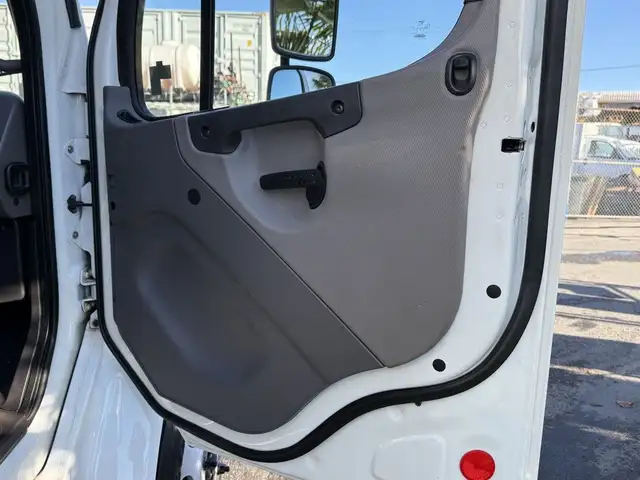 2011 Freightliner M2 106 Paper Shredder 20 Foot Cummins Cube Van ...