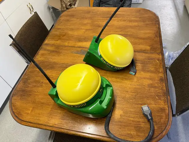 John Deere SF3000 Starfire GPS Receivers - RTK | Farming Equipment ...
