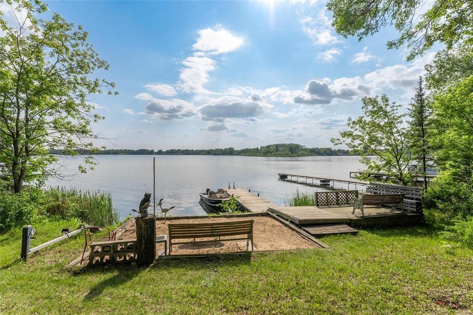 37 Lee Side Drive Lac Du Bonnet RM, Manitoba | Houses for Sale ...