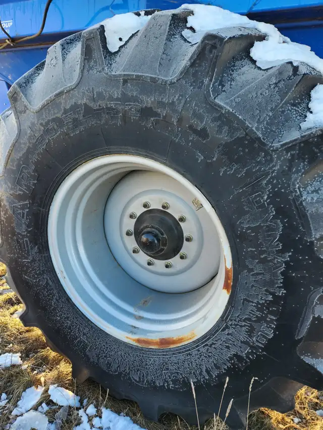 Used Demco 850 Bushel Grain Cart | Farming Equipment | Winnipeg | Free ...