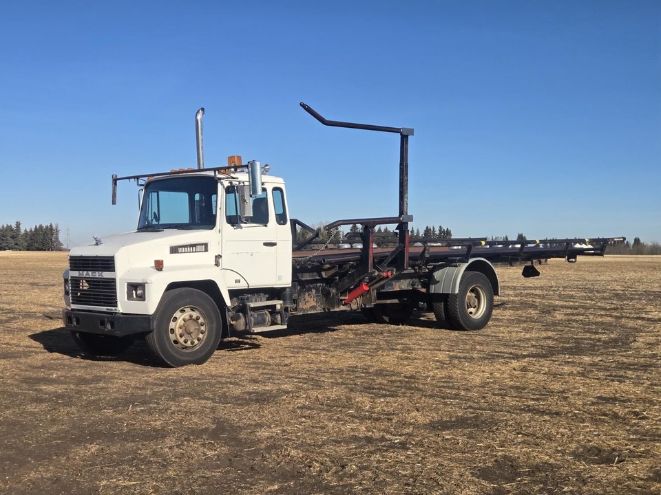 1995 Mack S/A 26 Ft Round Bale Picker Truck CS250P | Farming Equipment ...