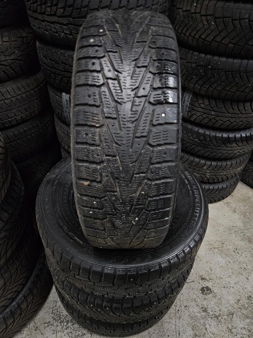 17" Nokian Hakkapeliitta 7 SUV Winter Tires - 235/65/17 | Tires & Rims ...