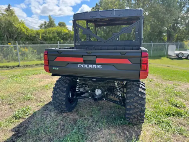 2026 Polaris® RANGER CREW XP 1000 6-Seat Sunset Red | ATVs | Barrie ...