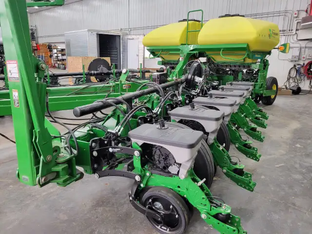 16 Row with NEW Precision row units, and Salford Dry fertilizer ...