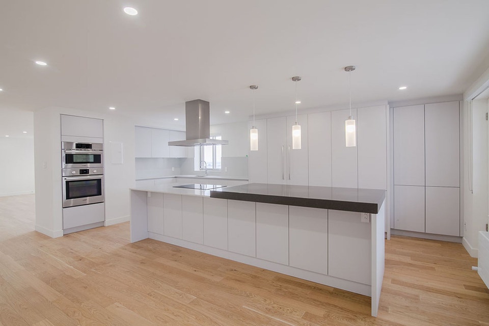 modern 3-bedroom, 3-bathroom corner suite Downtown - ID 4128 | Long ...