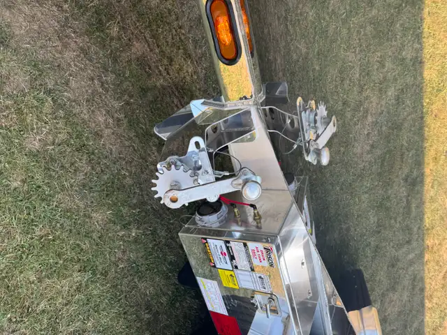 New Diamondback 5 Axle Grain Hopper Trailer | Heavy Trucks | Kitchener ...