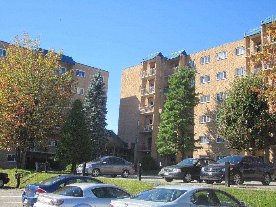 GRAND 5 1/2 (ASCENSEUR, PISCINE INTÉRIEURE) | Long Term Rentals ...