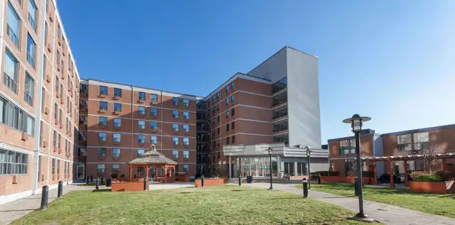 Renovated Studios, Queen and Bathurst - ID 4379 | Long Term Rentals ...