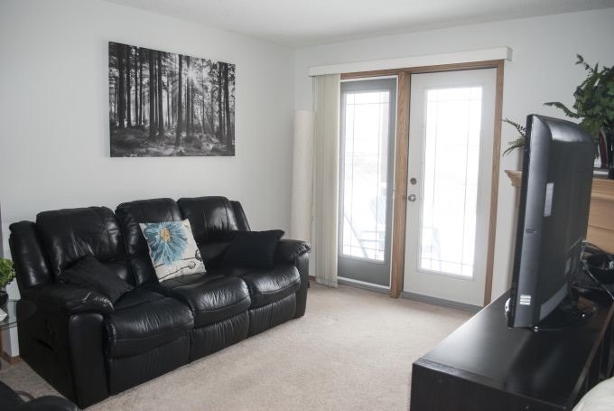 Fully Furnished One Bedroom + Den Short Term Rental Red Deer | Short ...