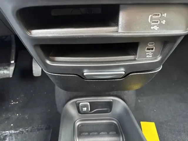 2026 Chrysler Pacifica Select | AWD | Rear Entertainment | Cars ...