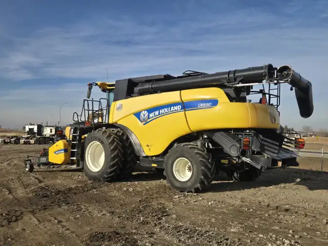 2015 New Holland Combine CR9.90 | Farming Equipment | Calgary | Free ...