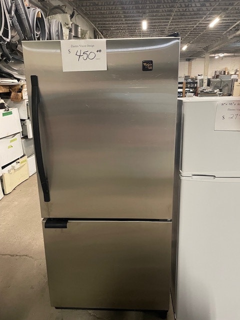 Réfrigérateur stainless 30'' congélateur en bas Whirlpool ...