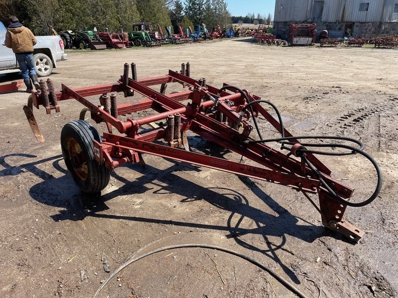 International Chisel Plow 7 Tooth - Spring Reset | Farming Equipment ...