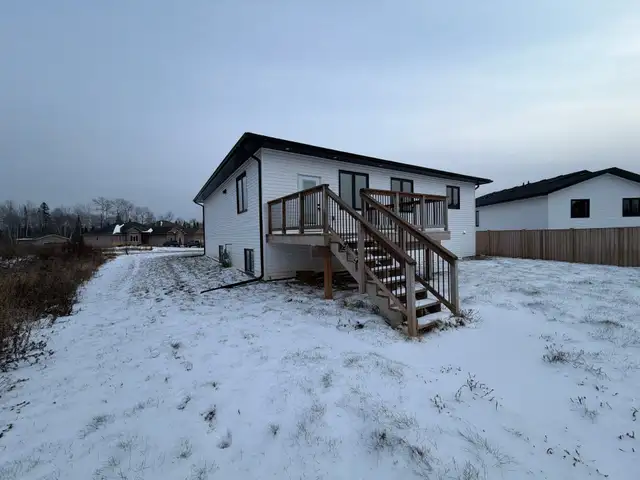 Modern 3 Bedroom, 2 Bath Home – Whitewater Golf Course Community | Long ...